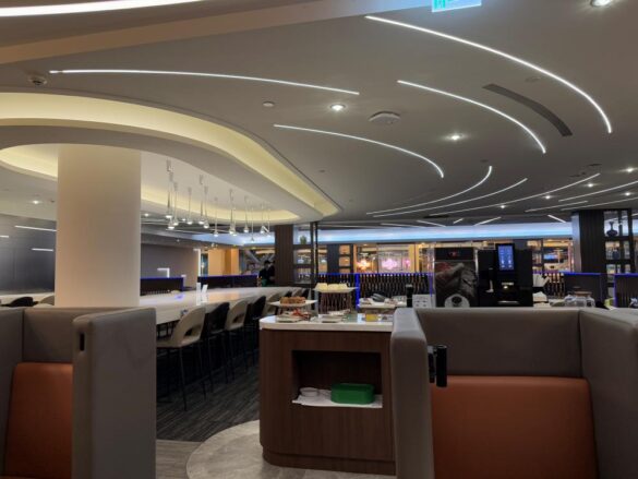 Complete Guide to EVA Air Lounges at TPE: The Star vs The Infinity (2025)