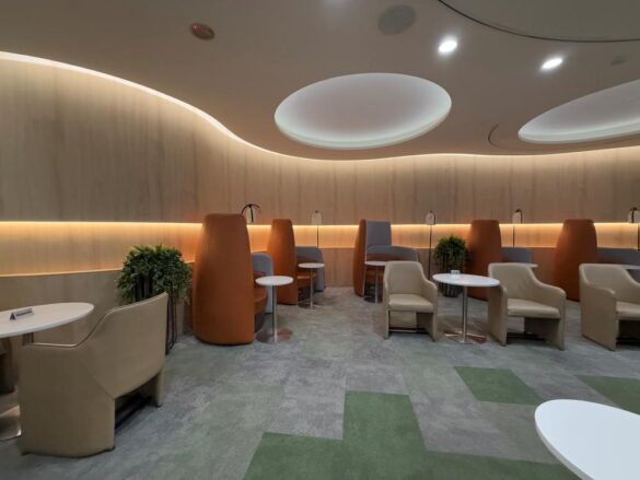 Complete Guide to EVA Air Lounges at TPE: The Star vs The Infinity (2025)